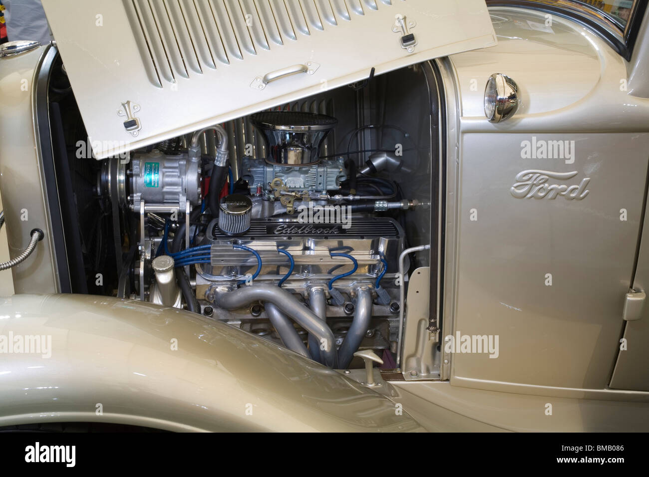 Ford v8 engine in hi-res stock photography and images - Alamy