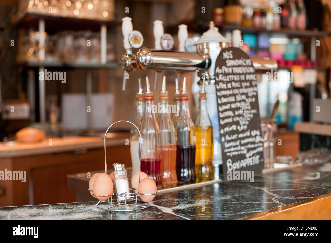 Paris french bar hi-res stock photography and images - Alamy