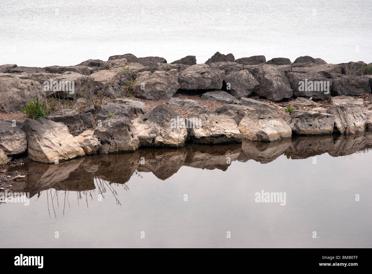 Breakwater boulders hi-res stock photography and images - Alamy