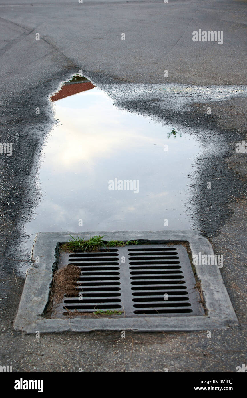 Puddle drain hi-res stock photography and images - Alamy