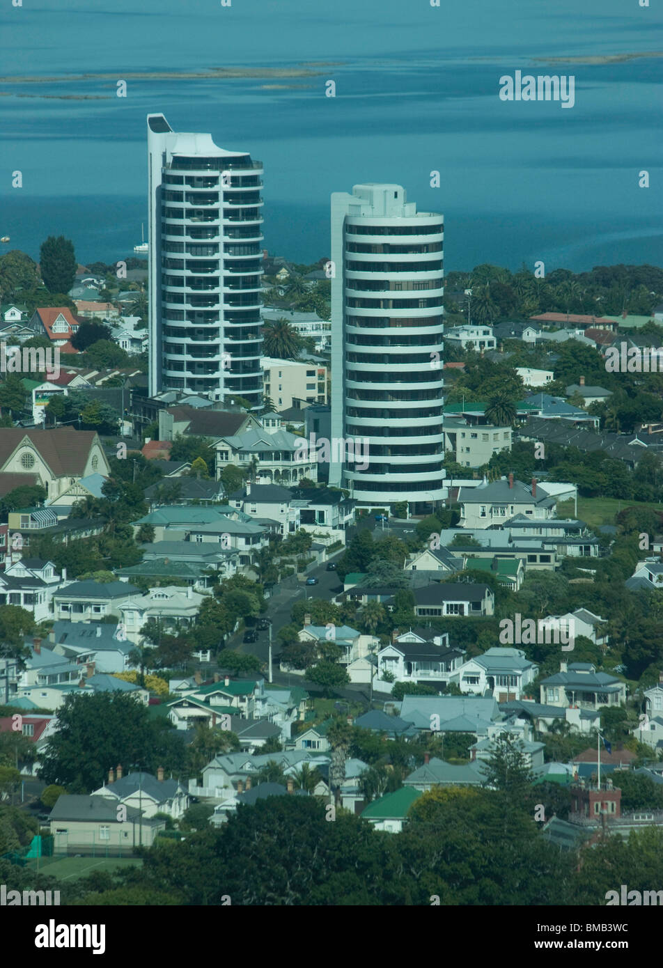 Twin office tower hi-res stock photography and images - Alamy