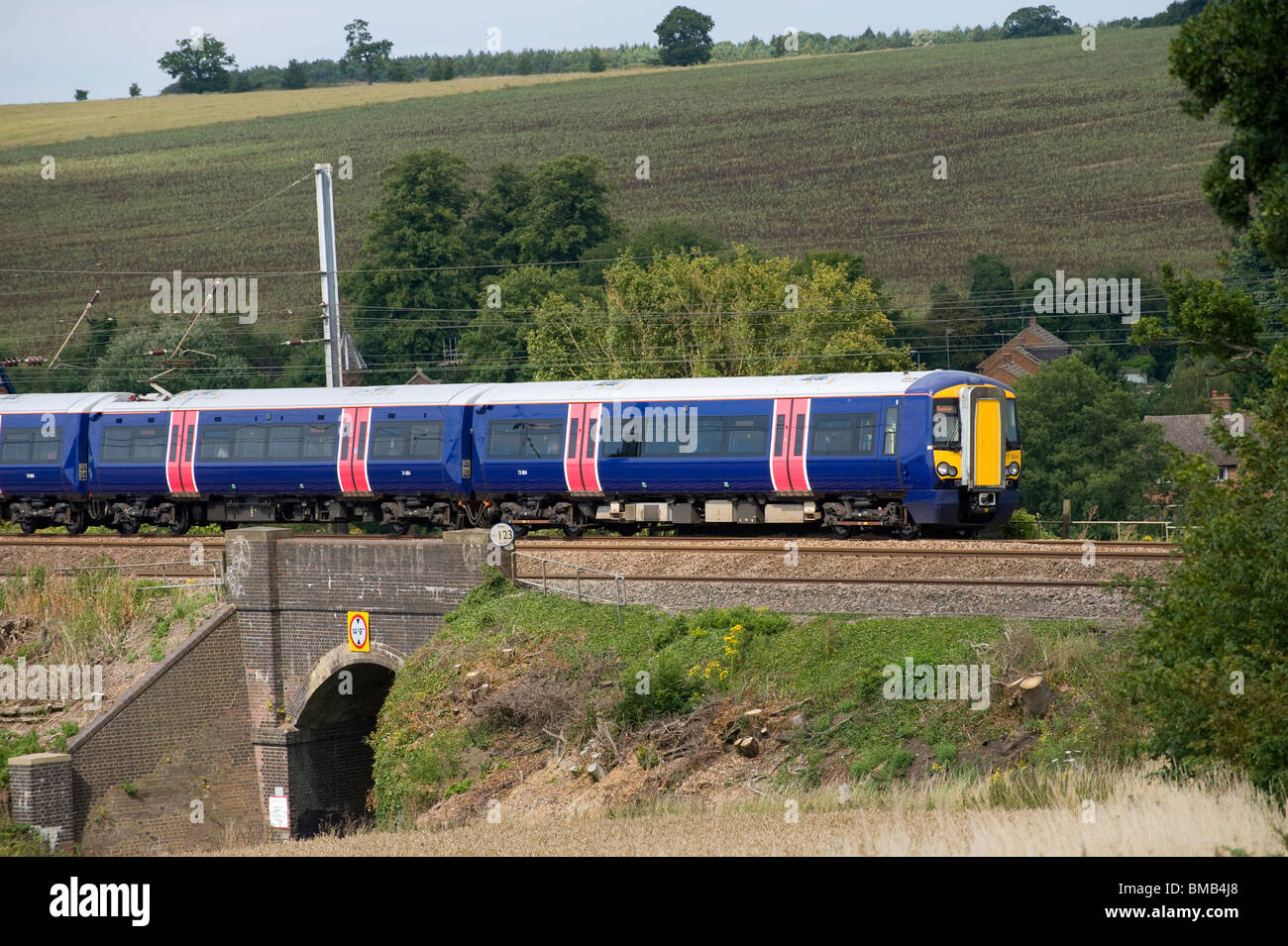 Class 377 electrostar train in First Capital Connect livery travelling ...