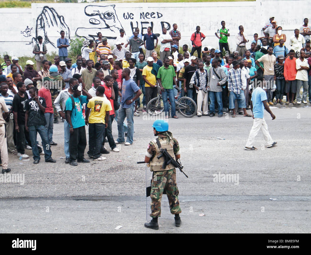 Peacekeepers blue helmet hi-res stock photography and images - Alamy