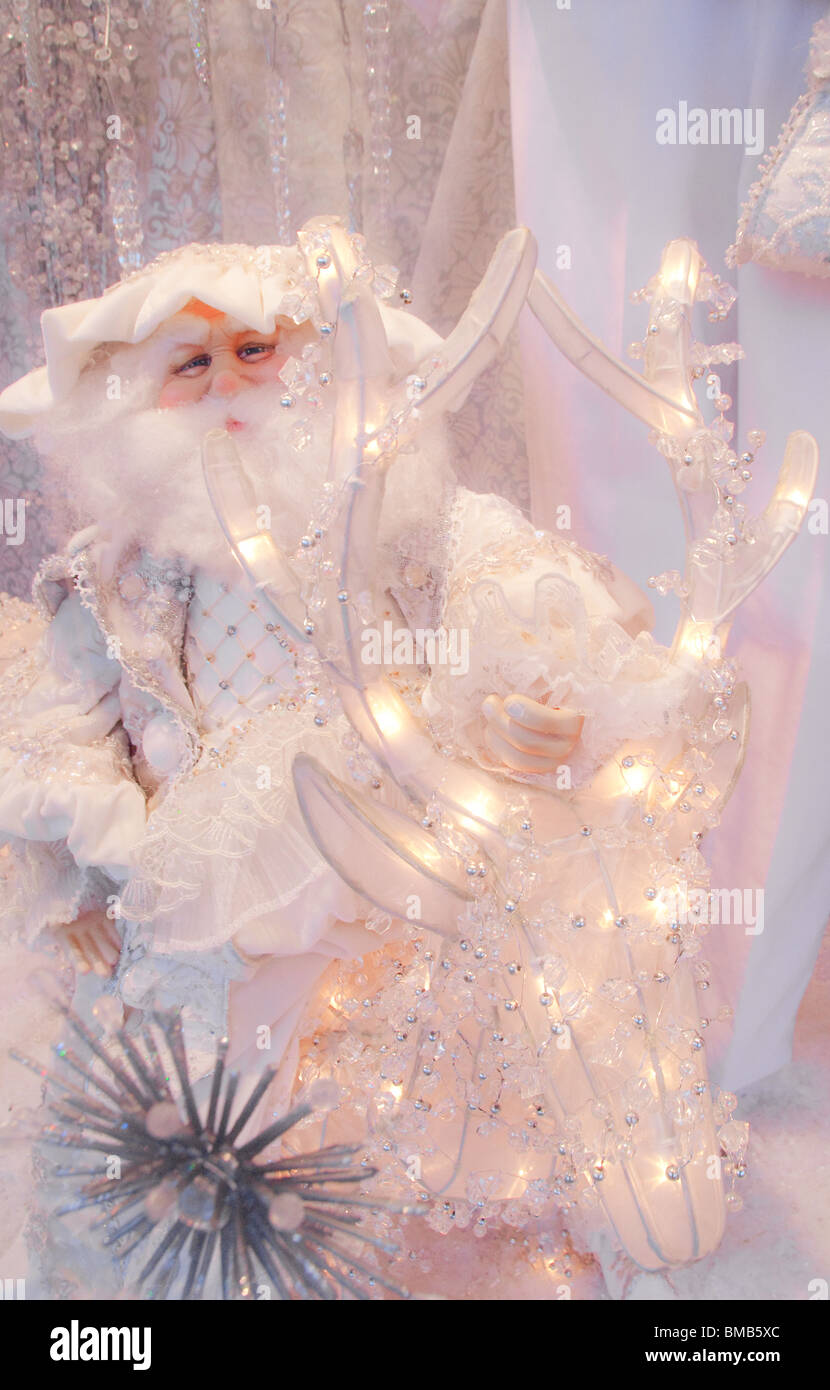 Santa Claus figure in "Wind in the Willows-Beth Boutique" shop window ...