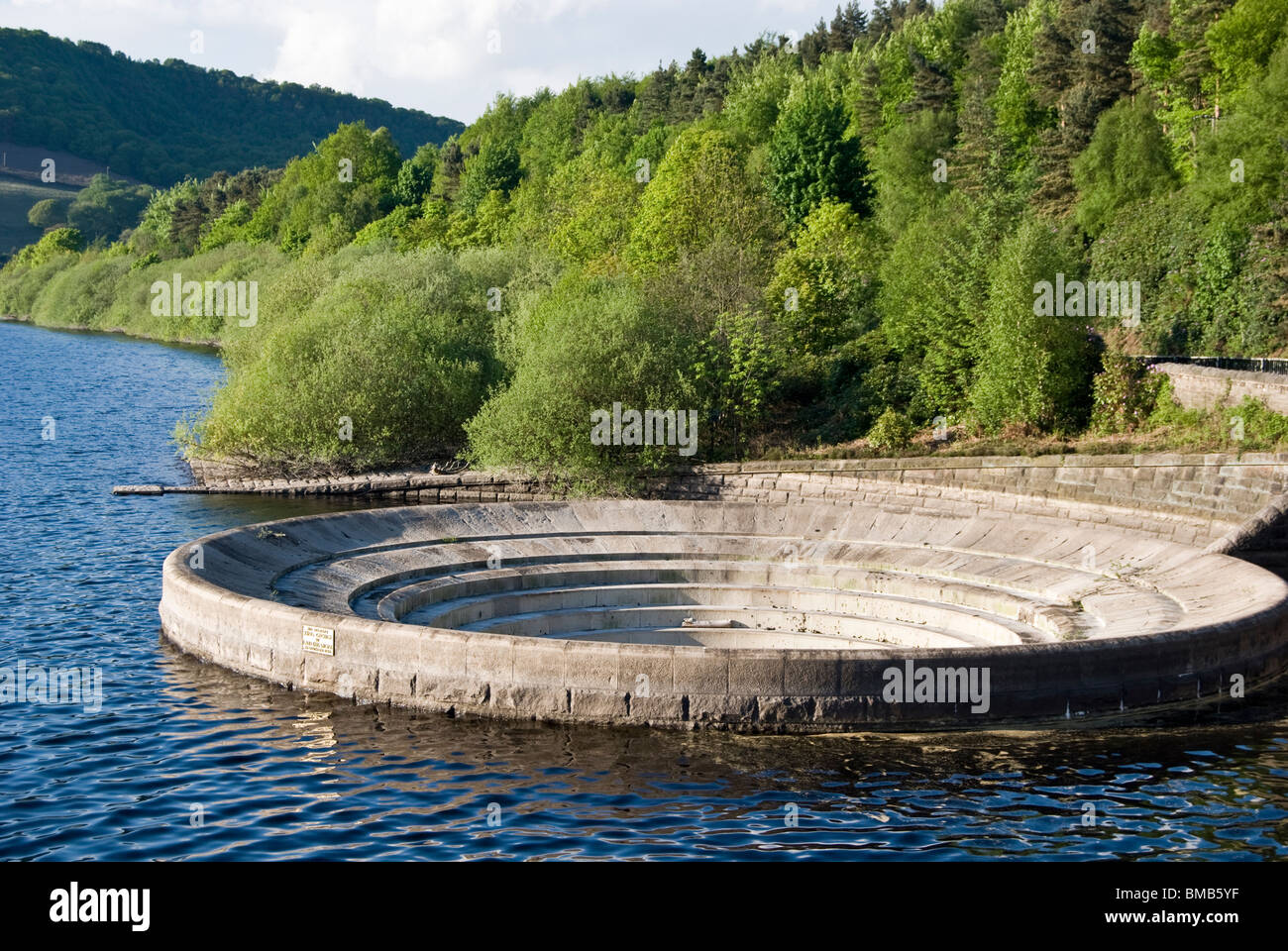 Circular spillway overflow reservoir hi-res stock photography and ...