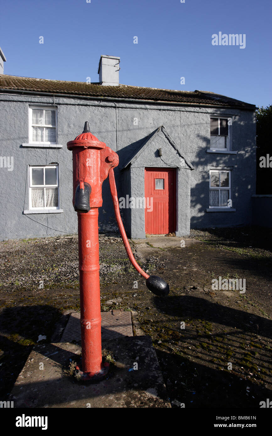Cottage pump hi-res stock photography and images - Alamy