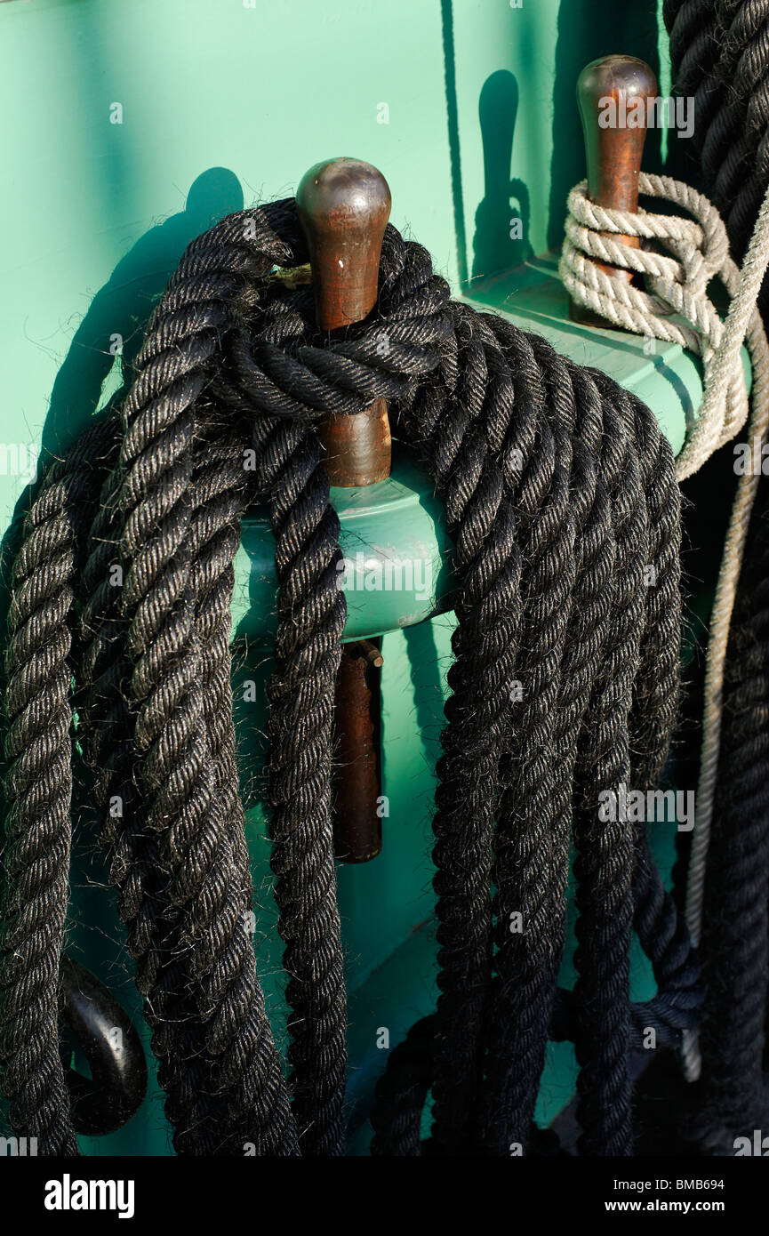 Coiled rope hi-res stock photography and images - Alamy