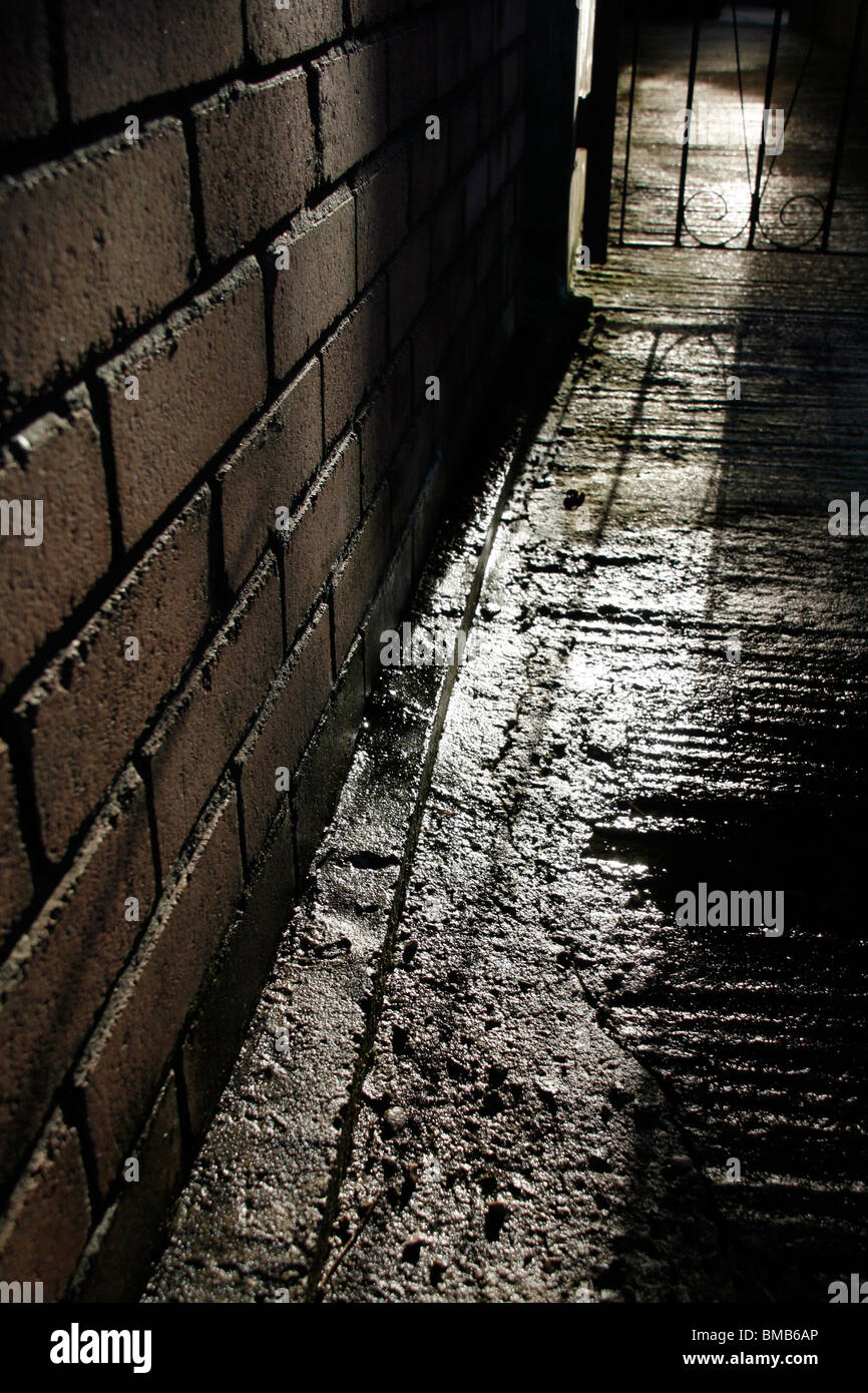 Dark tunnel underpass alone dim hi-res stock photography and images - Alamy