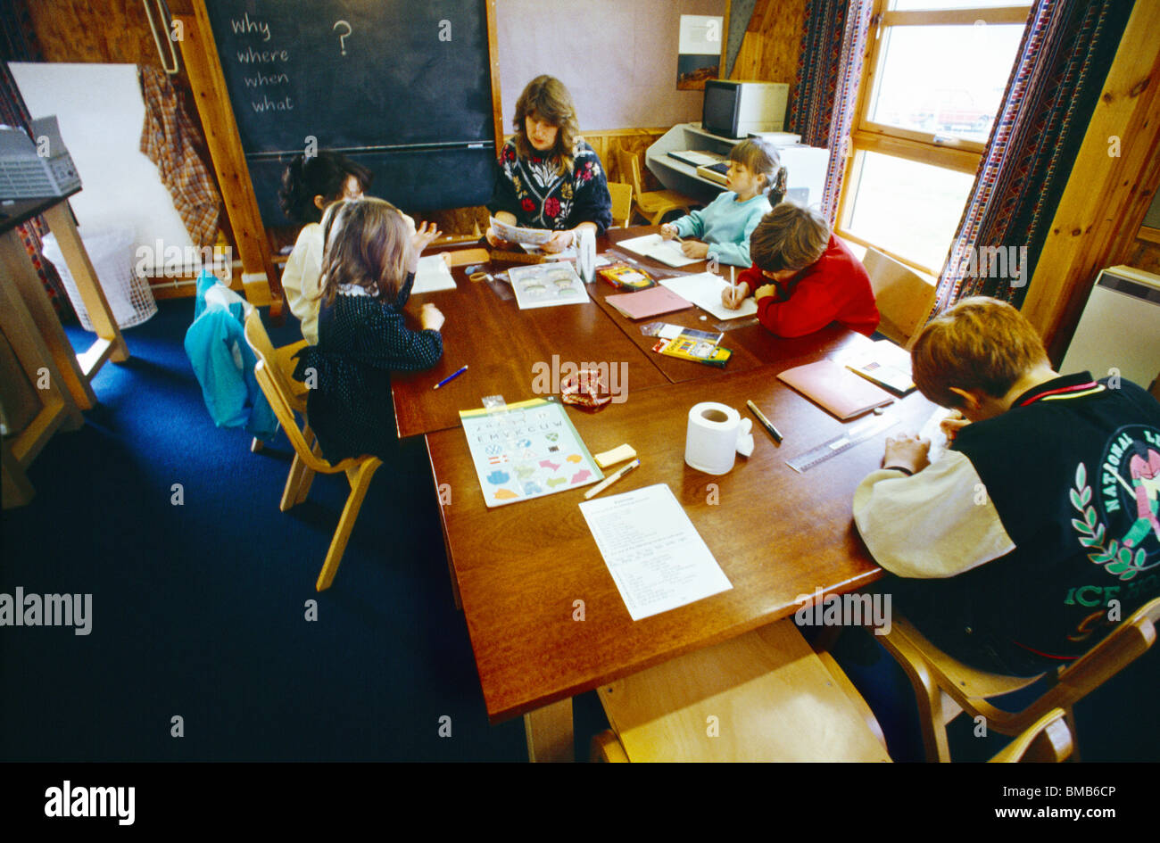 Primary school classroom scotland hi-res stock photography and images ...