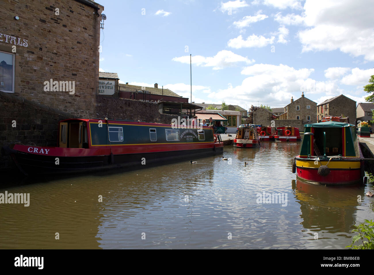 Skipton canal bridge hi-res stock photography and images - Alamy