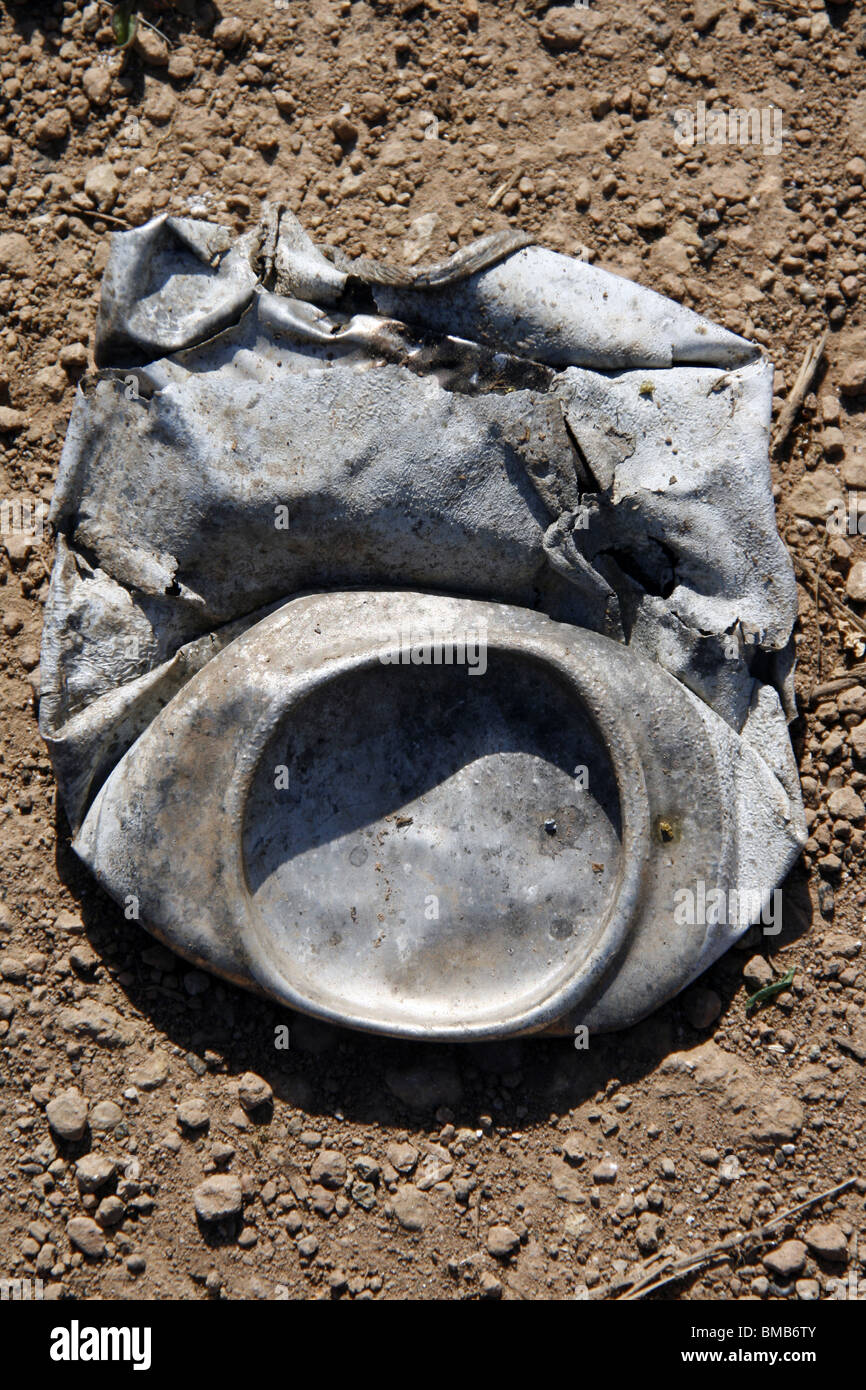 Fizzy drink can open hi-res stock photography and images - Alamy