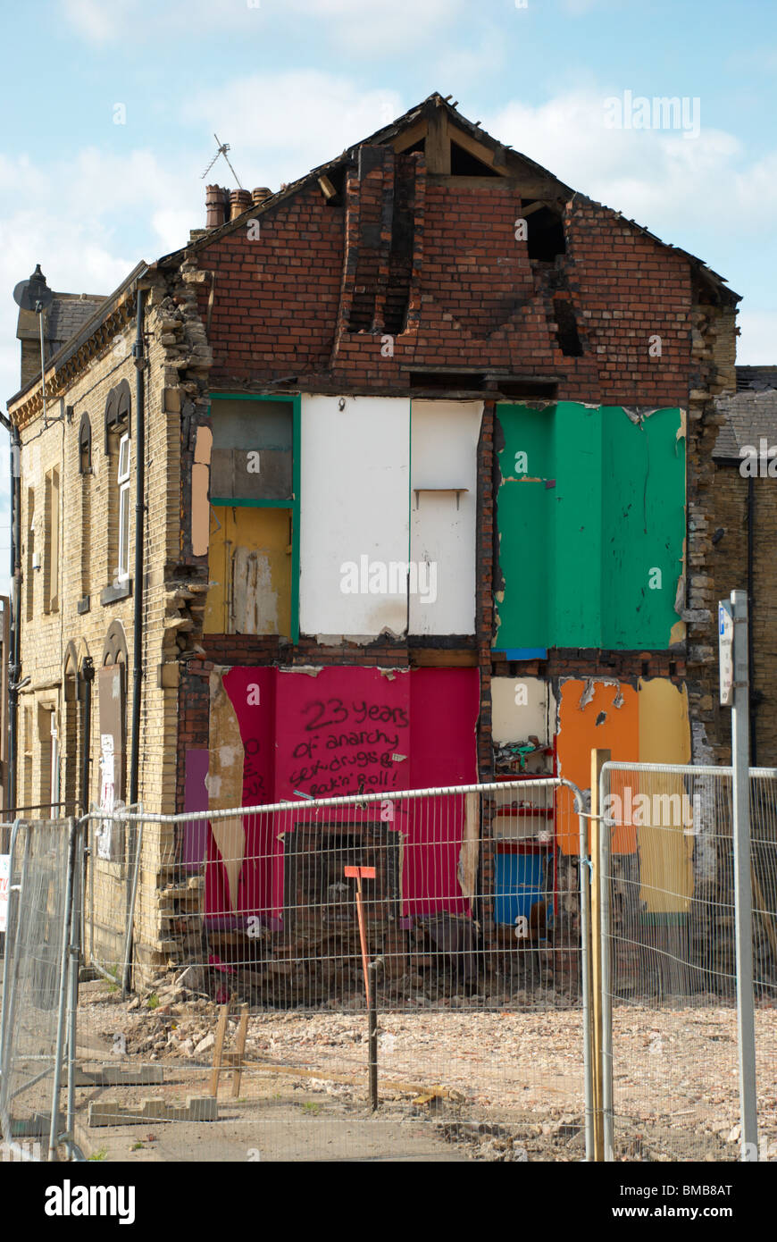 Partially demolished building Stock Photo - Alamy
