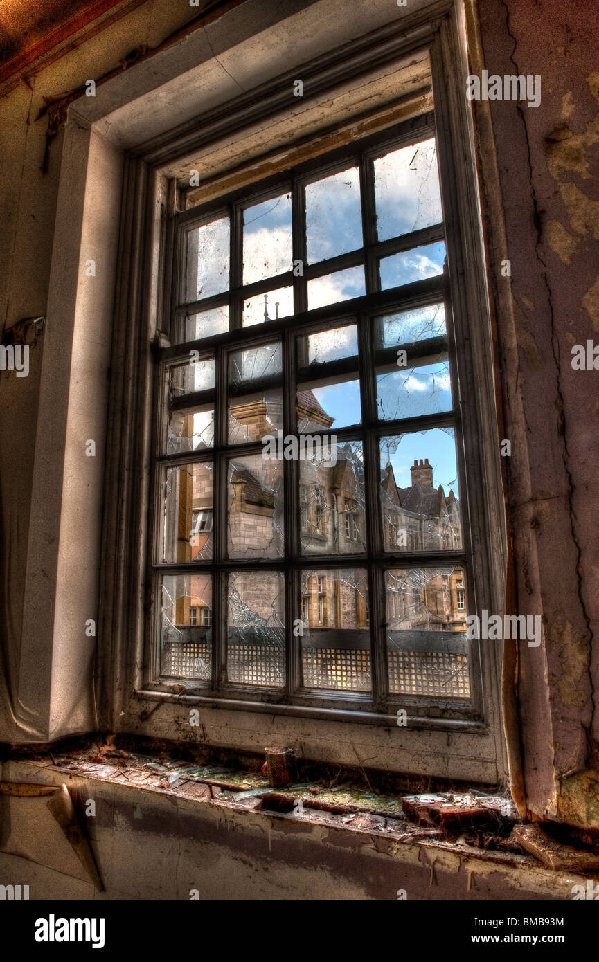 Broken sanatoriums hi-res stock photography and images - Alamy