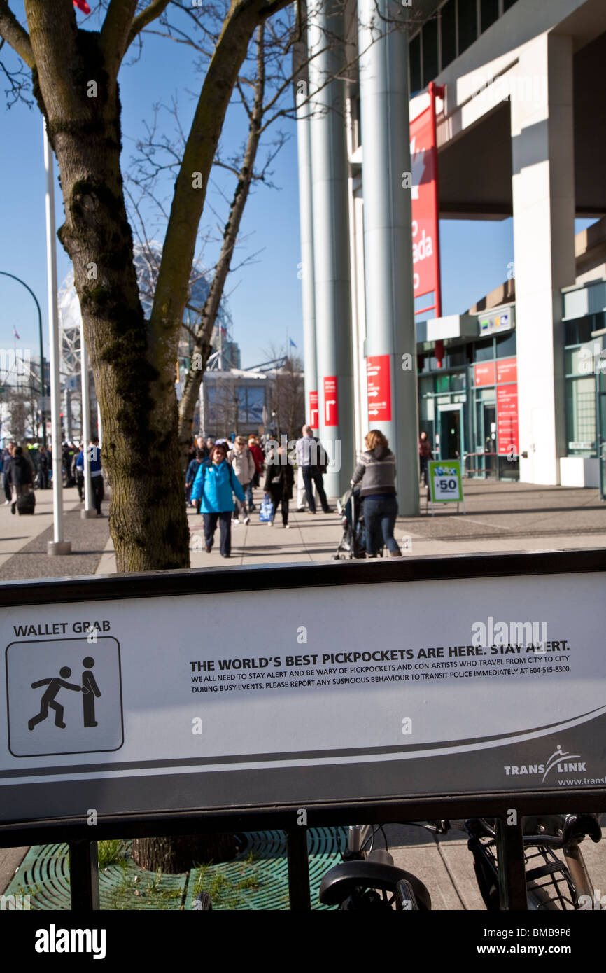 Warning sign pickpockets hi-res stock photography and images - Alamy