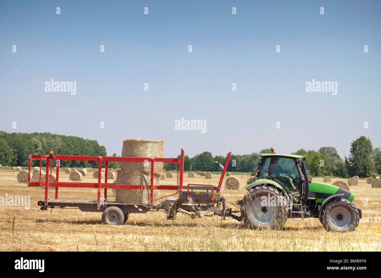 Hay balls hi-res stock photography and images - Alamy