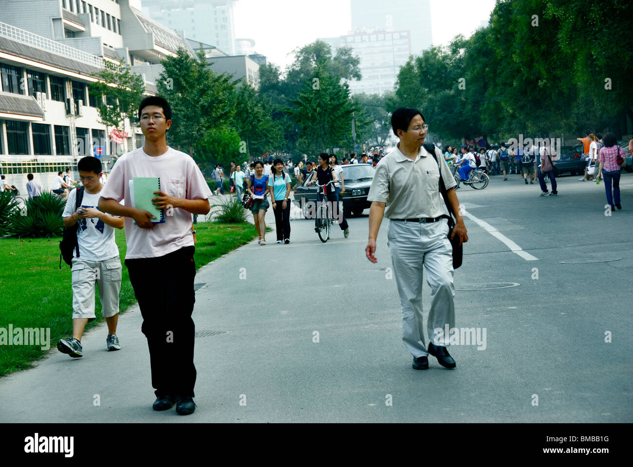 Chinese university students china hi-res stock photography and images ...
