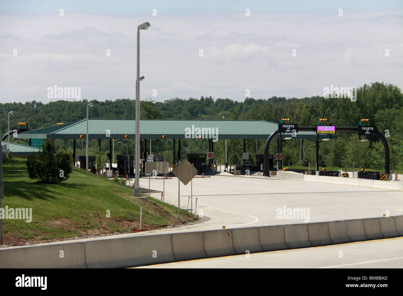 Turnpike toll booth hi-res stock photography and images - Alamy