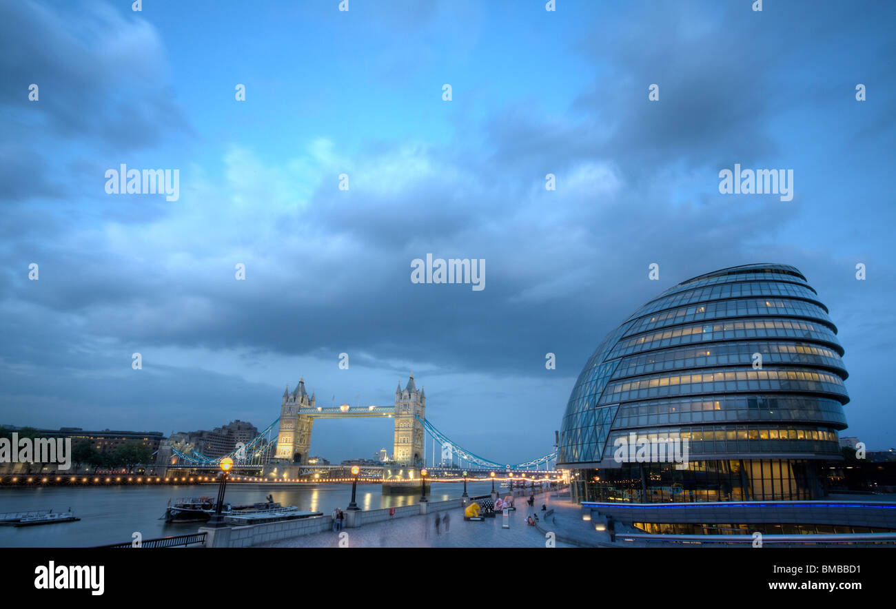 London skyline night embankment hi-res stock photography and images - Alamy