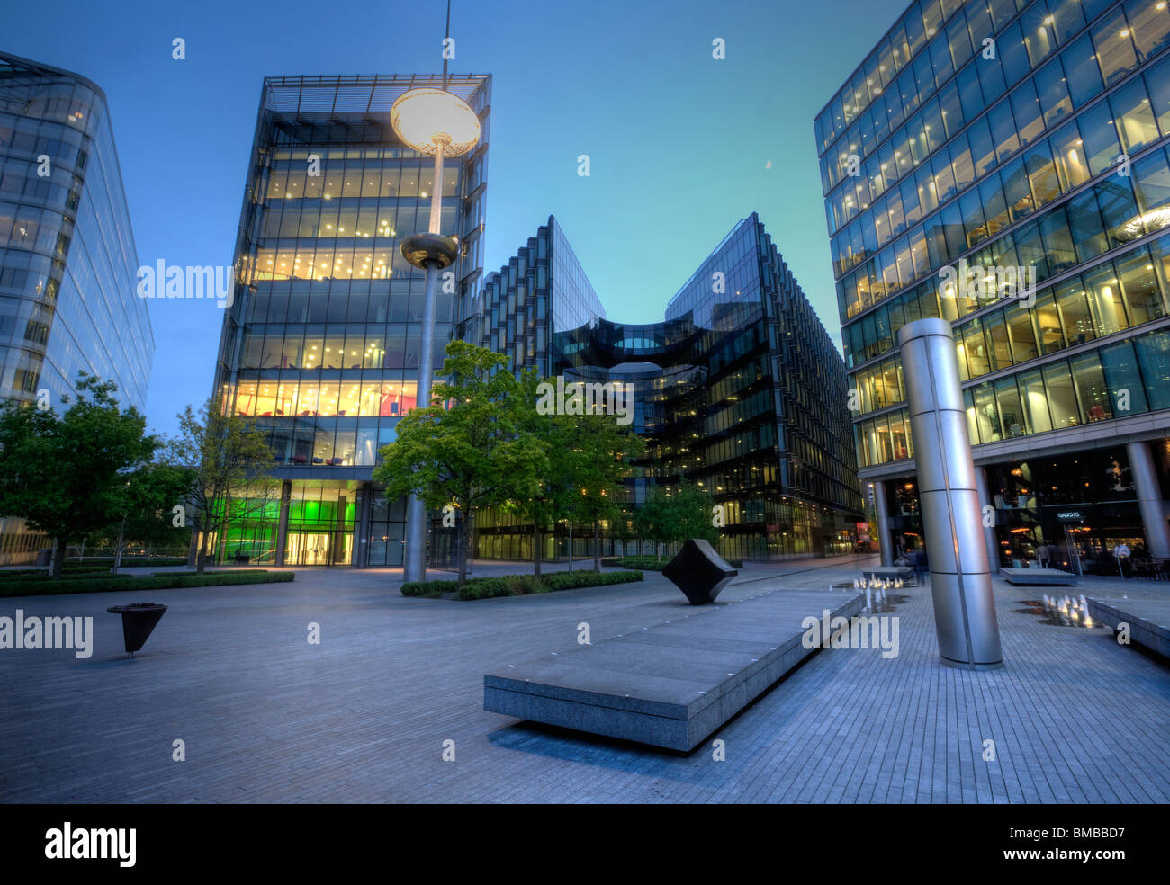 London embankment at night hi-res stock photography and images - Alamy