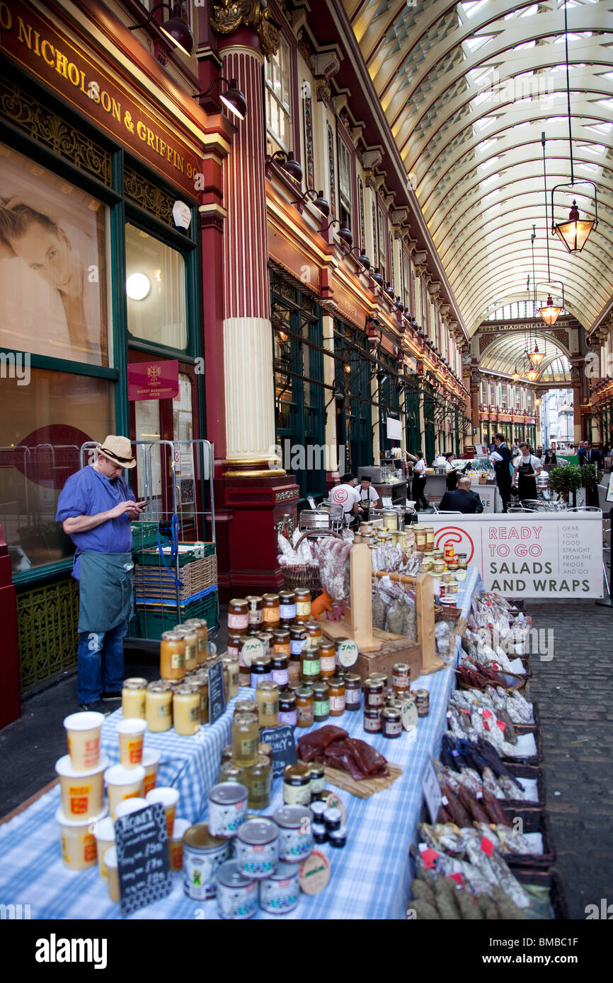 London market stall hi-res stock photography and images - Alamy