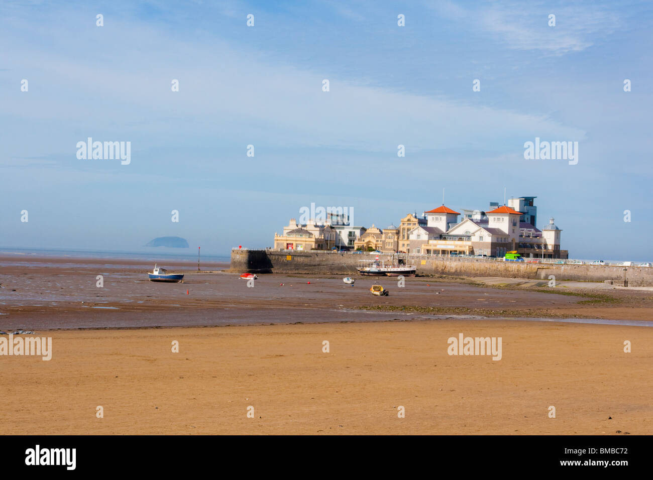 View of the Knightstone Harbour at low tide, Weston Super-Mare ...