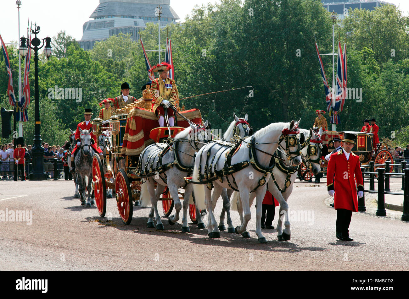 Royal Coach and Horses at Buckingham Palace London Stock Photo - Alamy