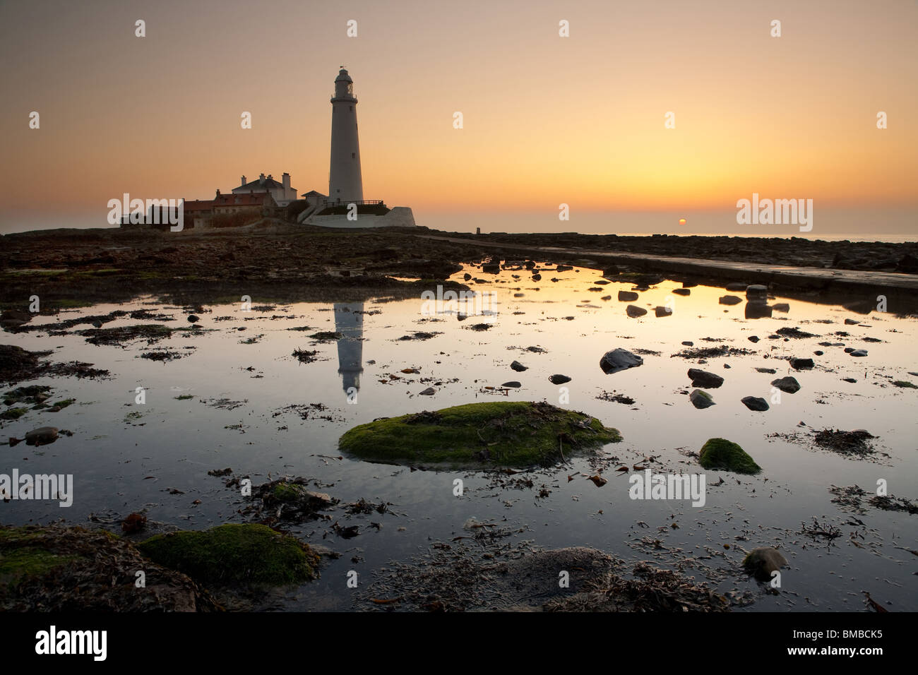 Early Morning at St Mary's Lighthouse on St Mary's Island, Whitley Bay ...