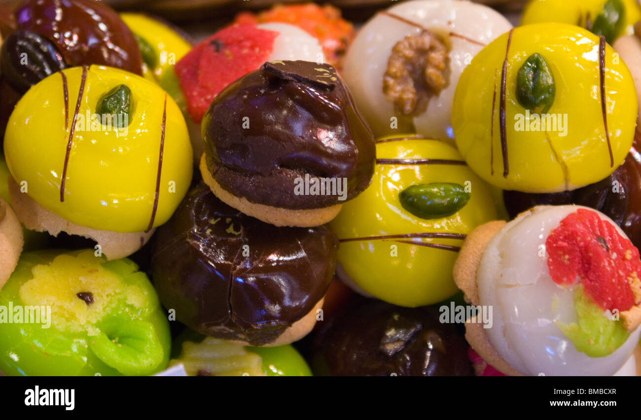 SWEET CAKES CONFECTIONERY Stock Photo - Alamy