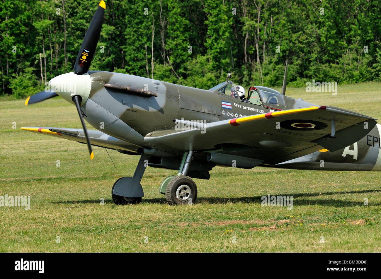 Spitfire mk vb hi-res stock photography and images - Alamy