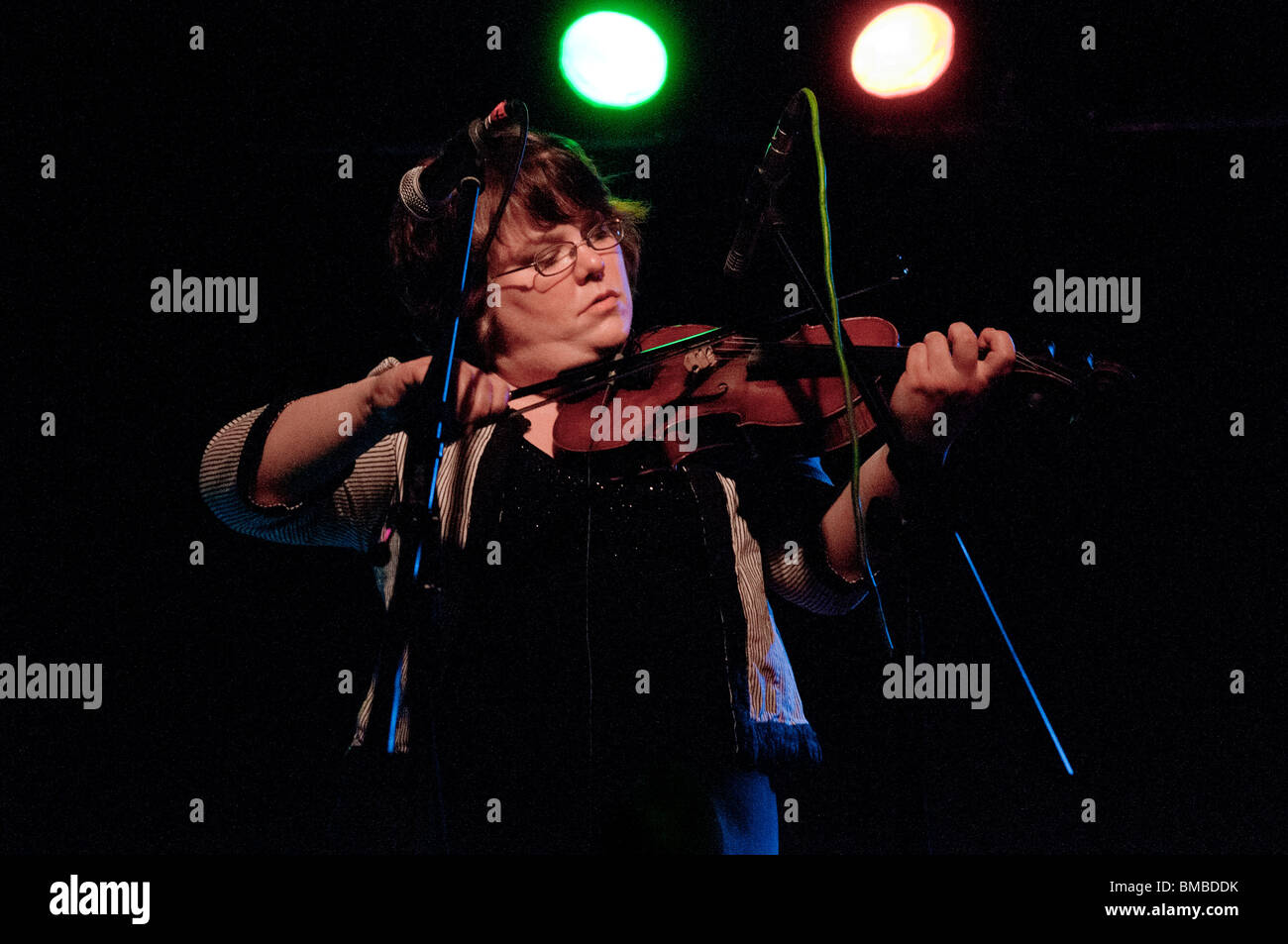 Bluegrass fiddle hi-res stock photography and images - Alamy