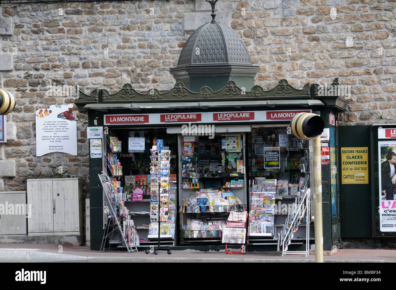 French newspaper stand hi-res stock photography and images - Alamy