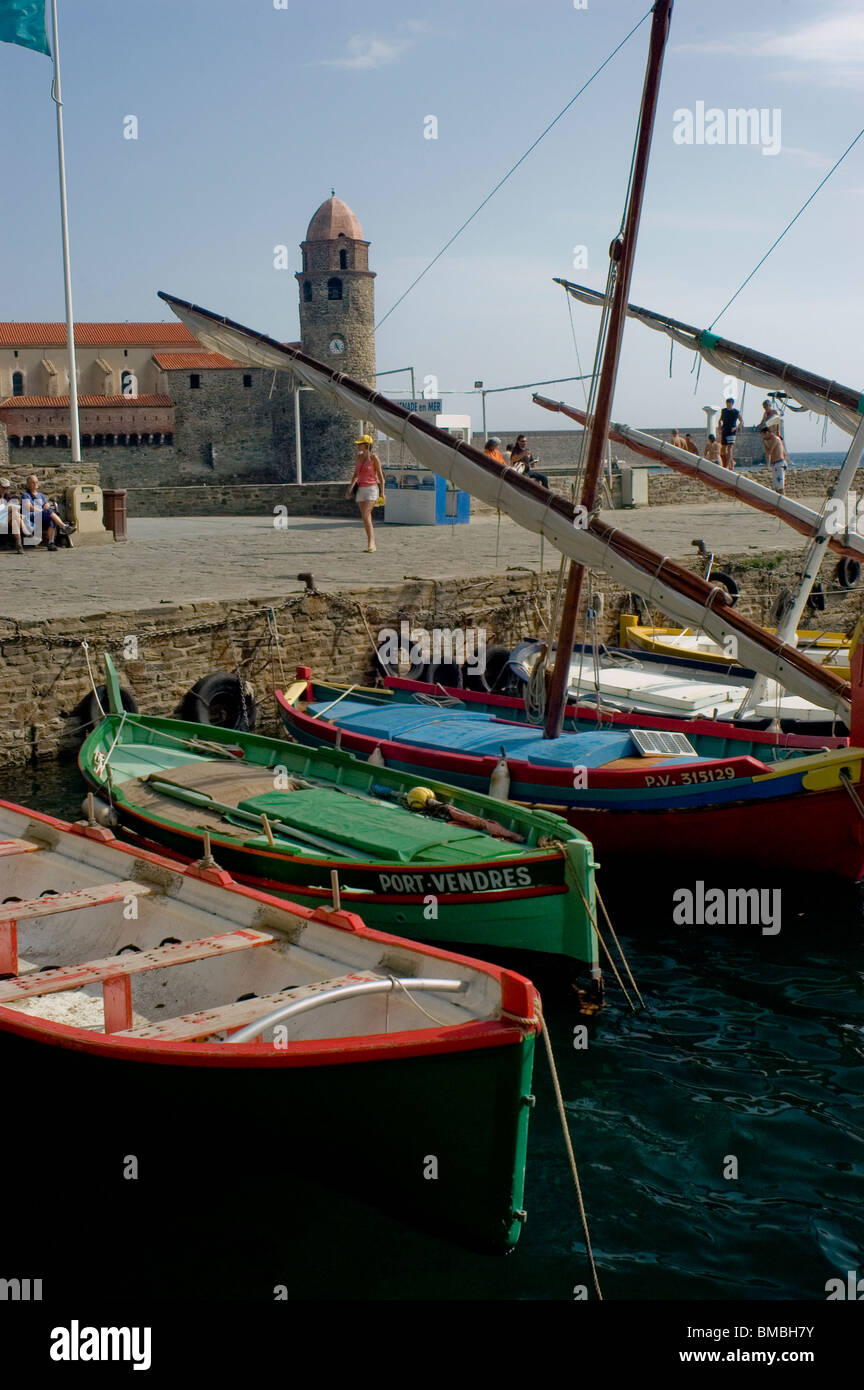 Europe monuments scenic port boats hi-res stock photography and images ...