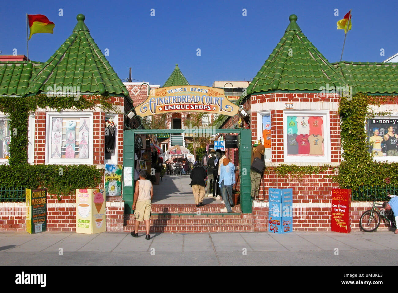 The Gingerbread Court shopping area at Venice Beach, Los Angeles ...
