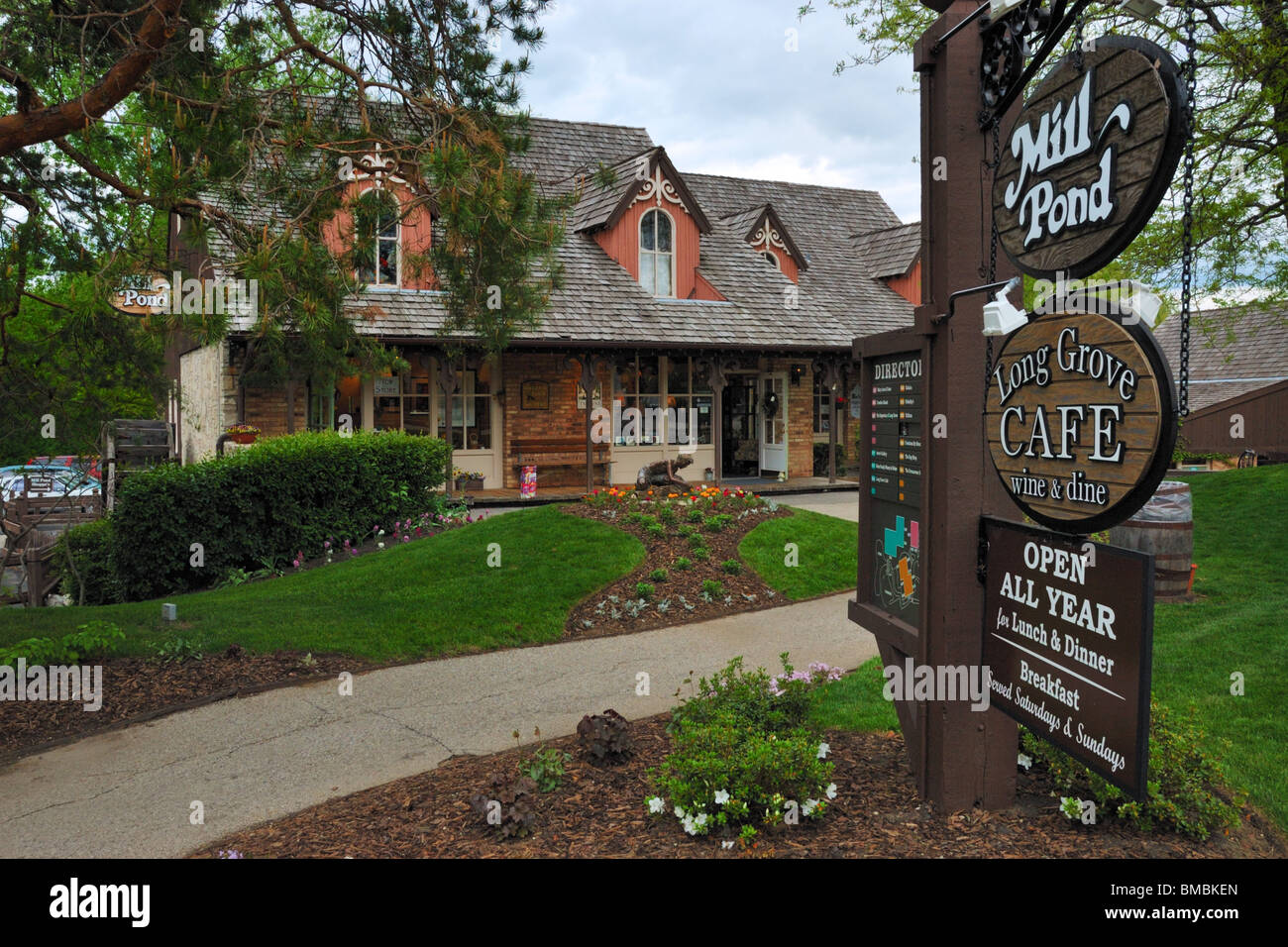The pictures little town of Long Grove in north-eastern Illinois, USA ...