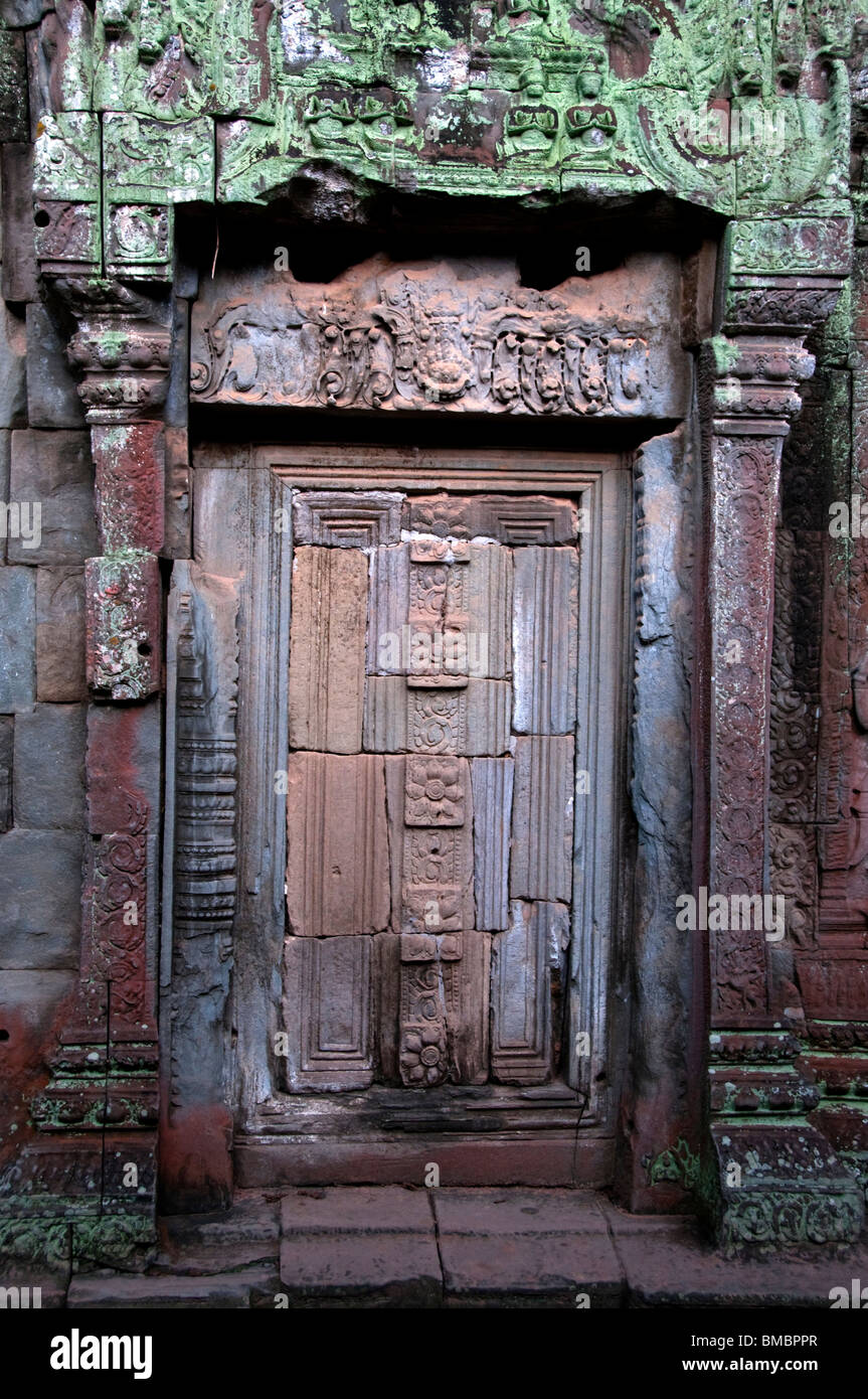 A door in Ta Prohm at Angkor Wat, Cambodia Stock Photo - Alamy