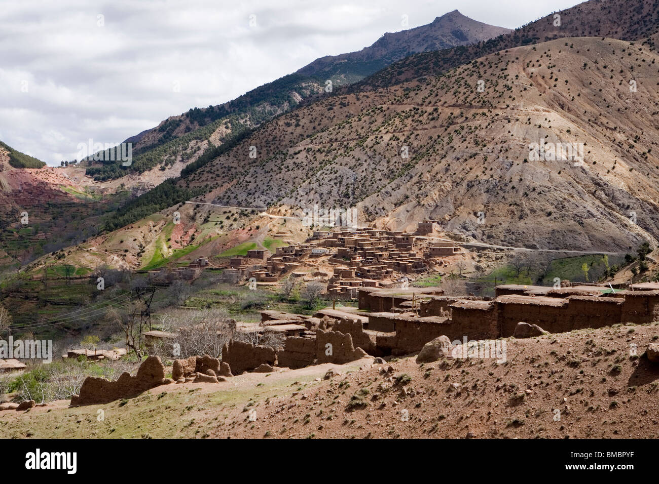 Moroccan villagers hi-res stock photography and images - Alamy