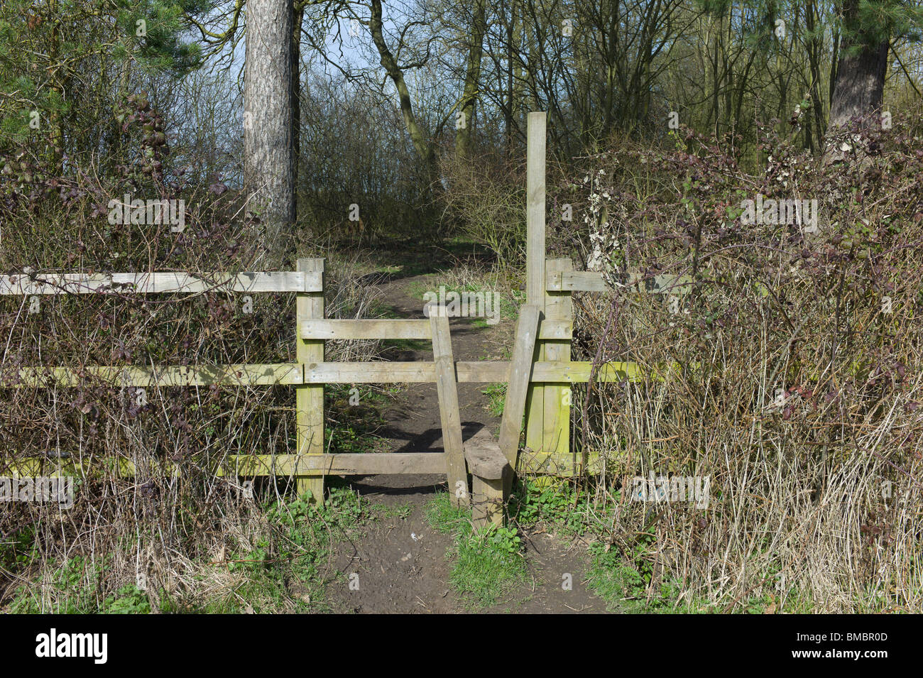 A gate on a footpath Stock Photo - Alamy
