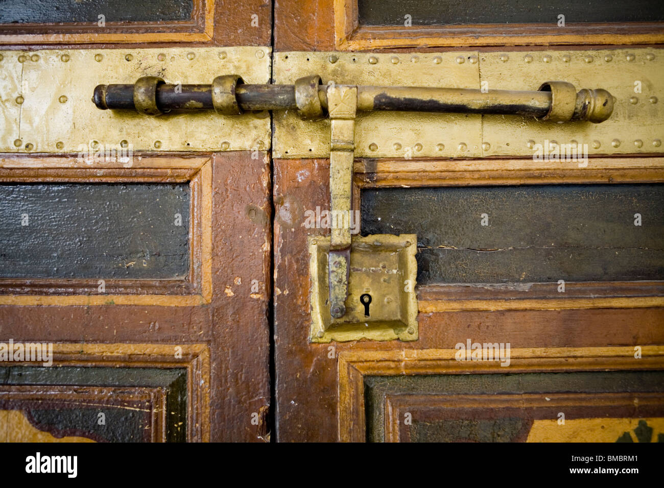 Lock ornate arabic door in hi-res stock photography and images - Alamy