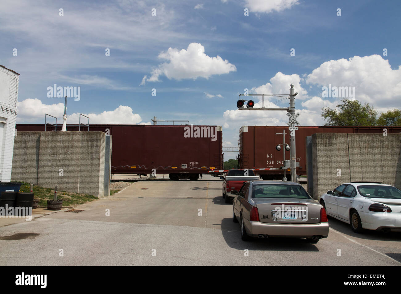 Rail crossing. Hannibal, Missouri, USA Stock Photo - Alamy