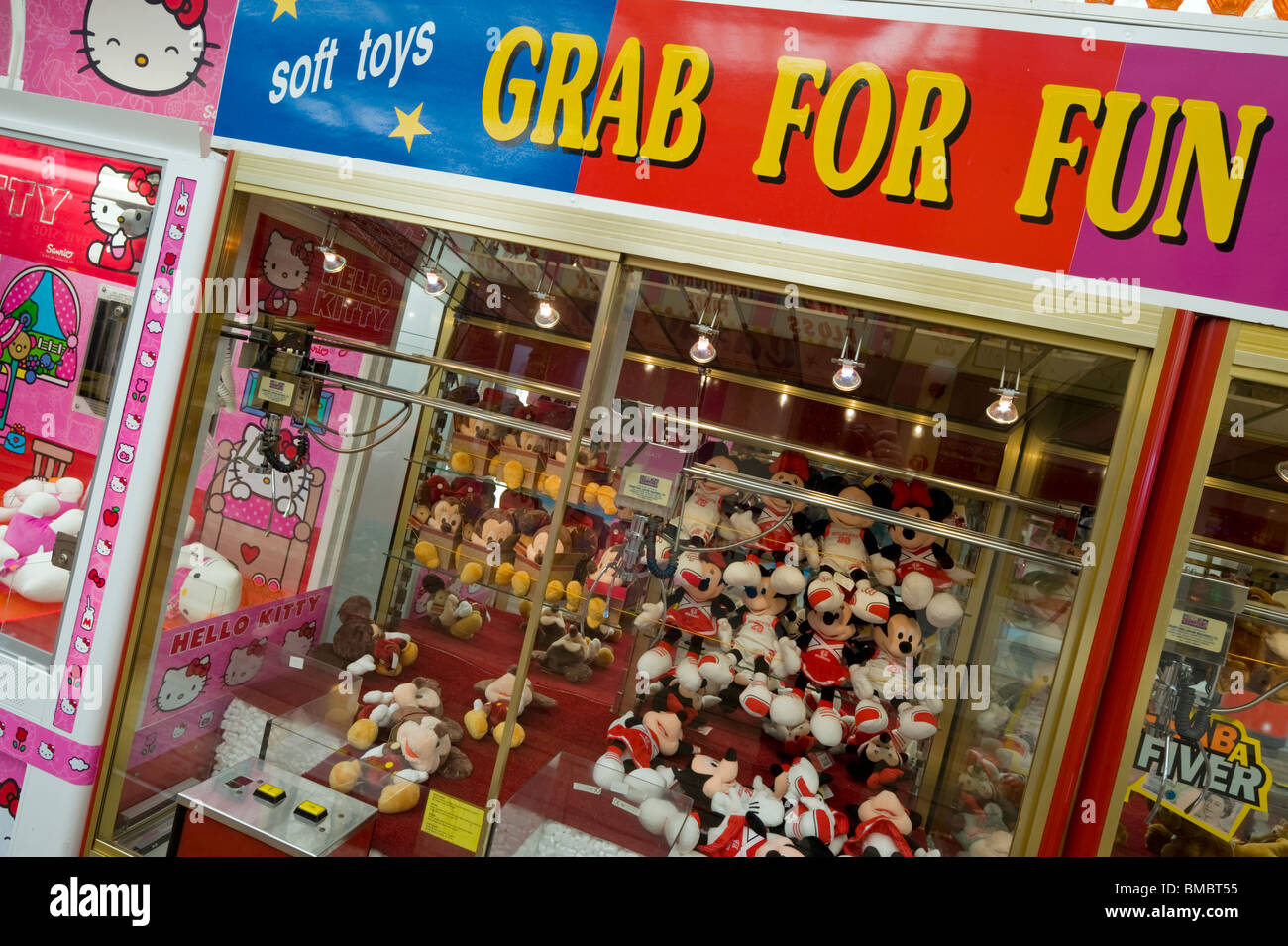 Fairground games hi-res stock photography and images - Alamy