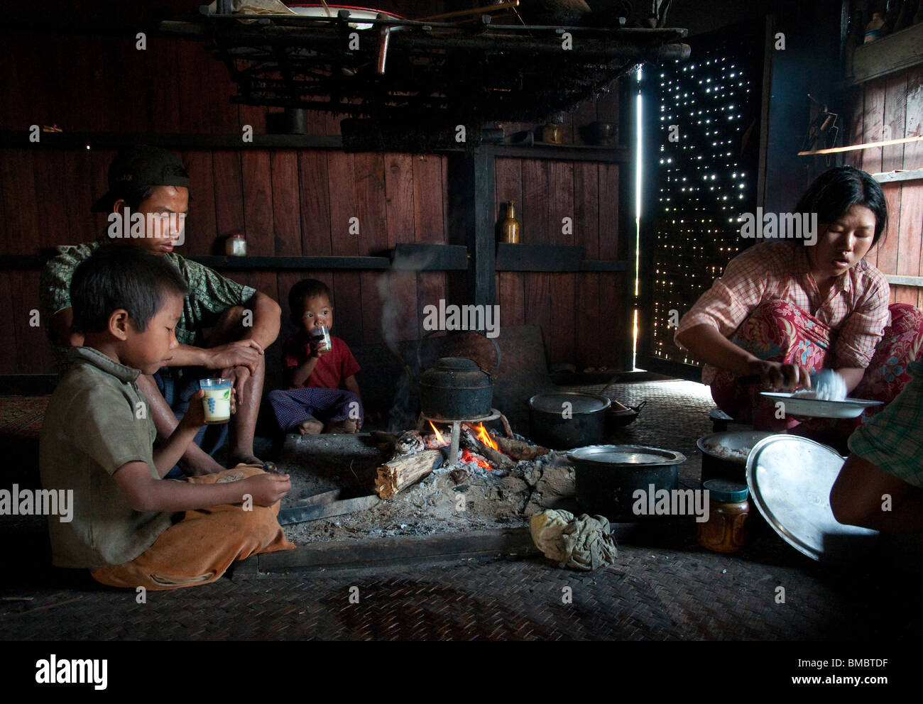 Family life in myanmar hi-res stock photography and images - Alamy