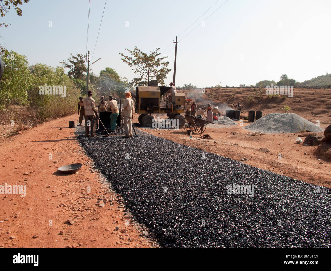 Road workers in india hi-res stock photography and images - Alamy
