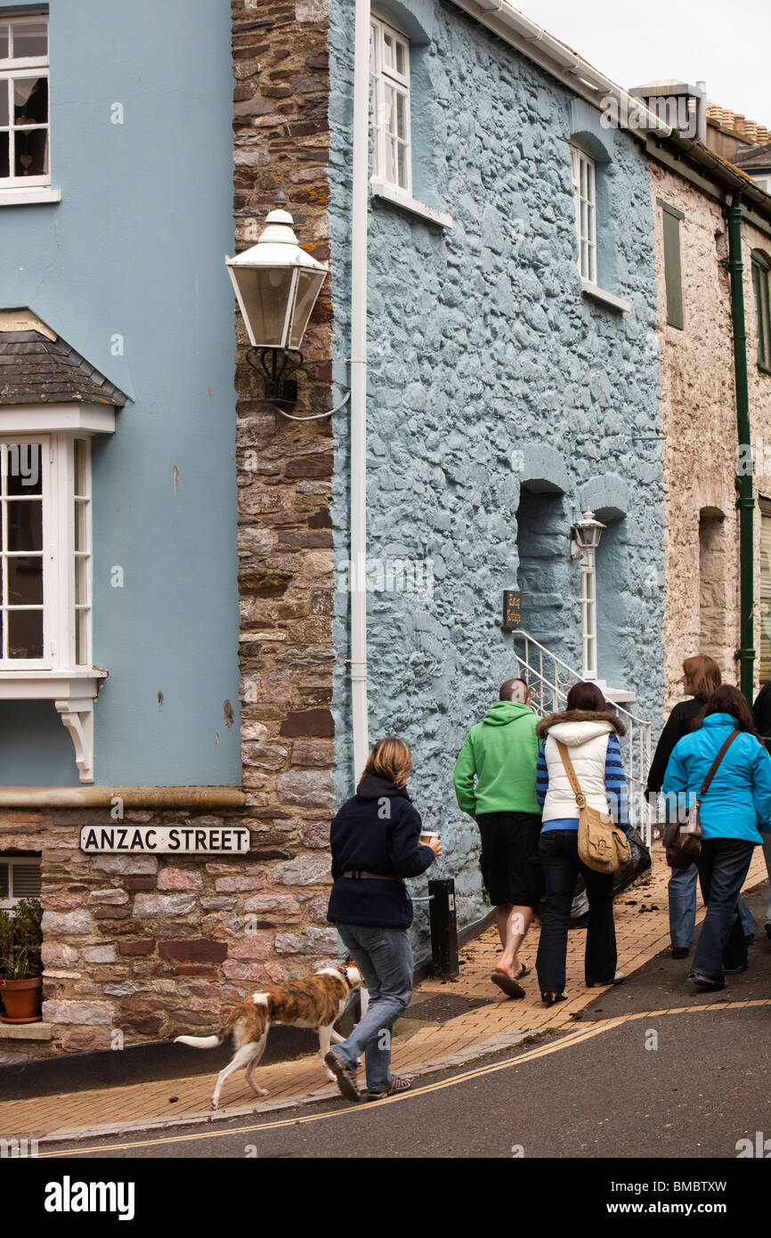 UK, England, Devon, Dartmouth, Anzac Street, visitors, in narrow ...