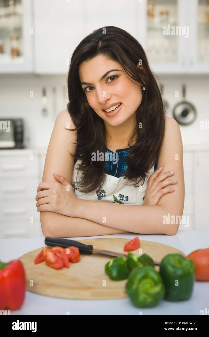 Portrait of a woman leaning on a kitchen counter Stock Photo - Alamy