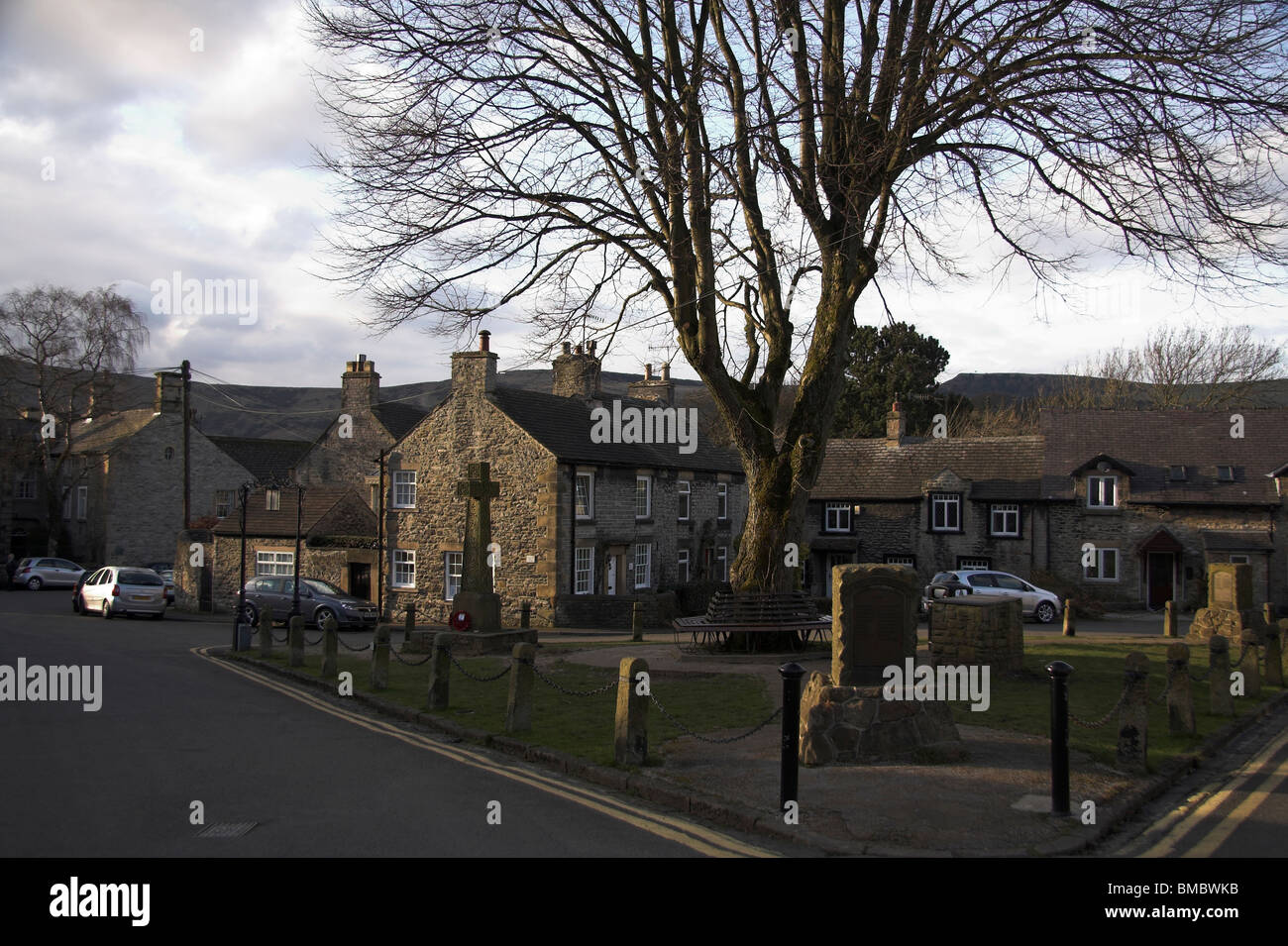 Castleton village high peak derbyshire hi-res stock photography and ...