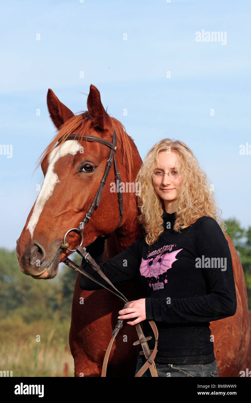 junge Frau mit Pferd / young woman with horse Stock Photo - Alamy junge Frau mit Pferd / young woman with horse Stock Photo - Alamy