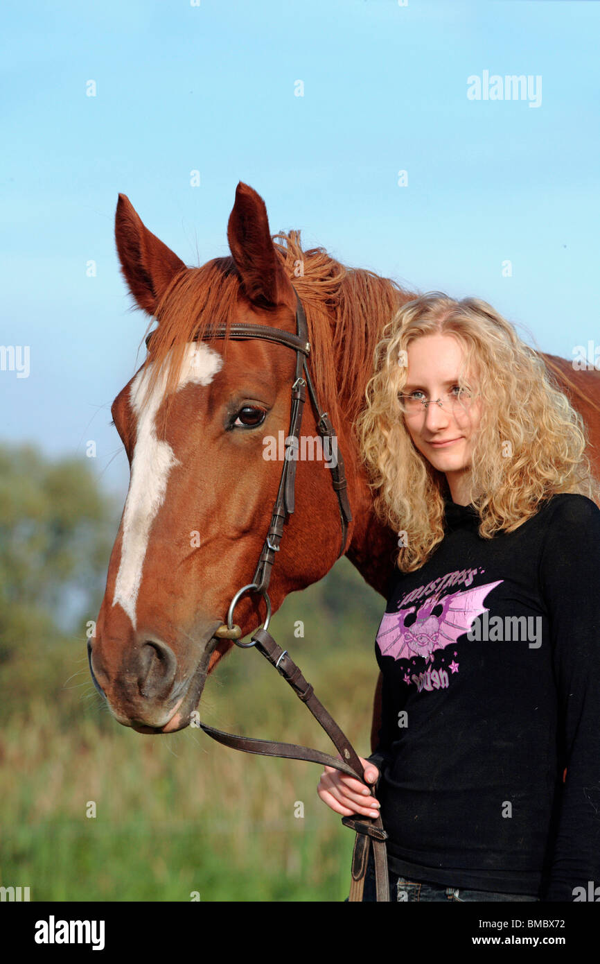 Frau mit pferd woman horse hi-res stock photography and images - Alamy