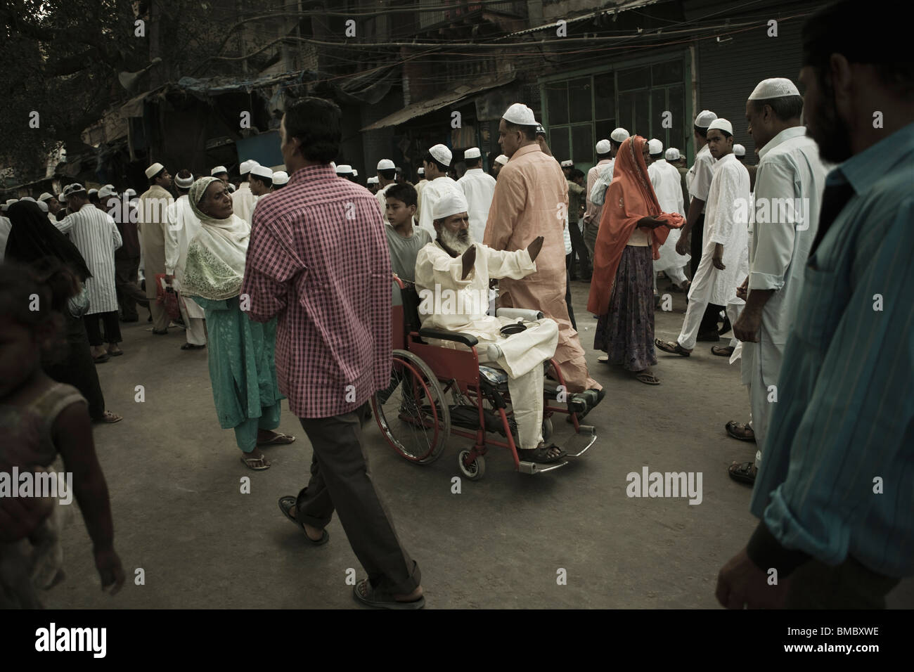 Homelessness crowd problems childhood poverty hi-res stock photography ...
