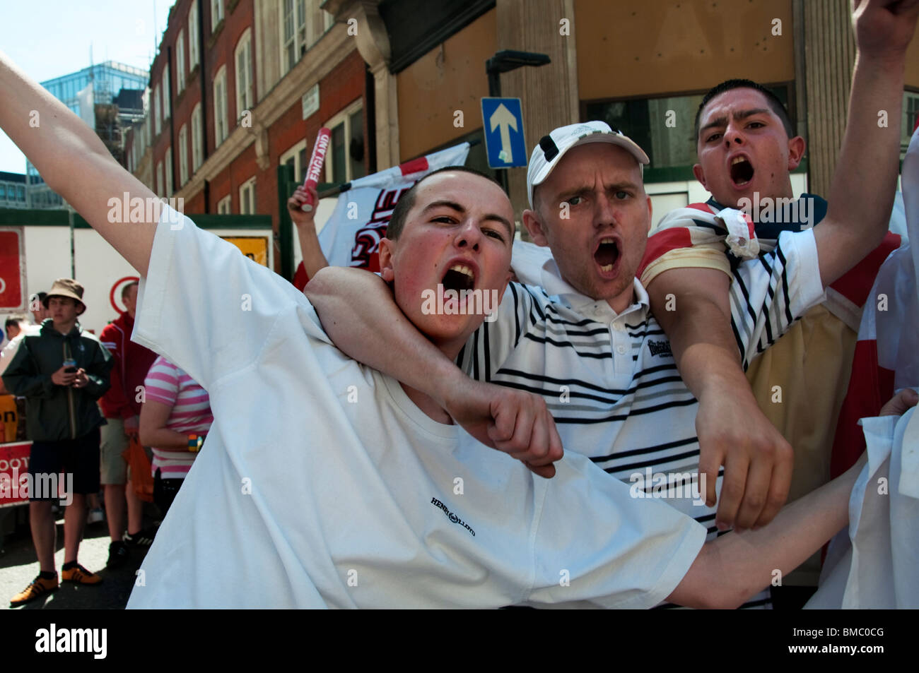 Group of people shouting hi-res stock photography and images - Alamy