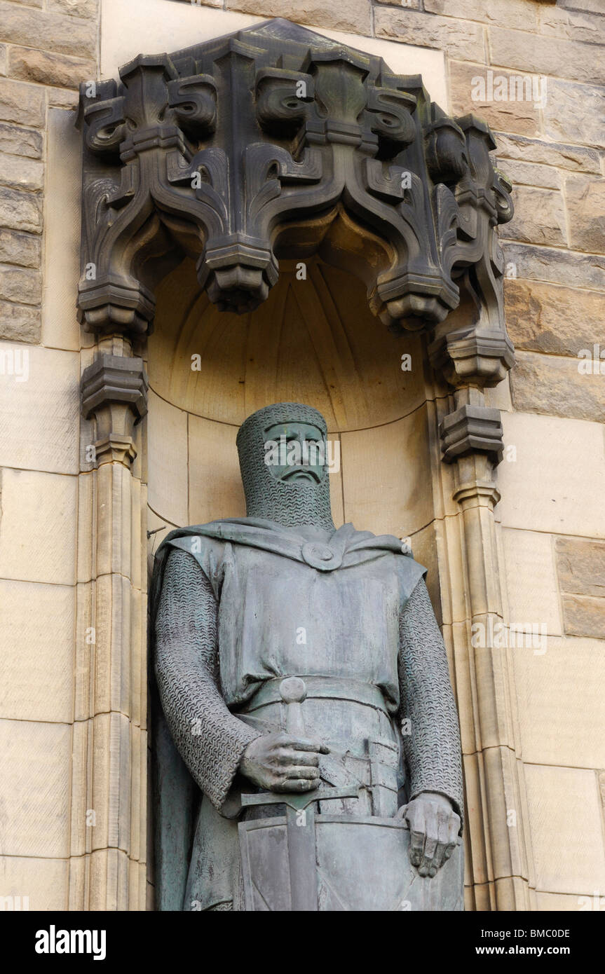 Statue of William Wallace outside Edinburgh Castle, Scotland Stock ...